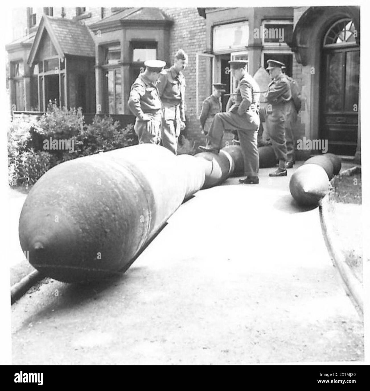 Bomb disposal units hi-res stock photography and images - Alamy