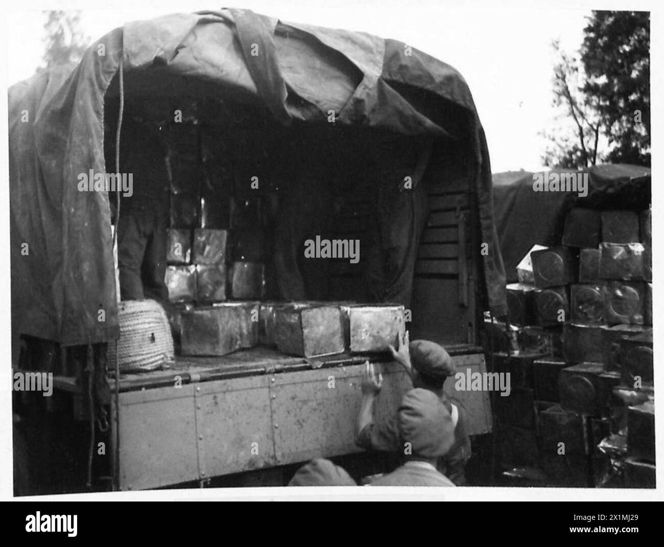 FOOD SUPPLIES FOR PARIS - Soldiers loading biscuits, British Army, 21st ...