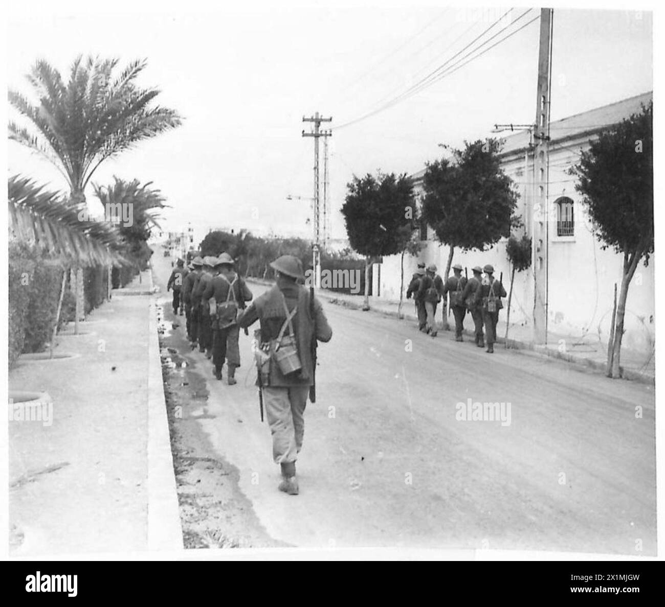 PICTURES TAKEN INSIDE AND AROUND DERNA - Troops passing through the ...