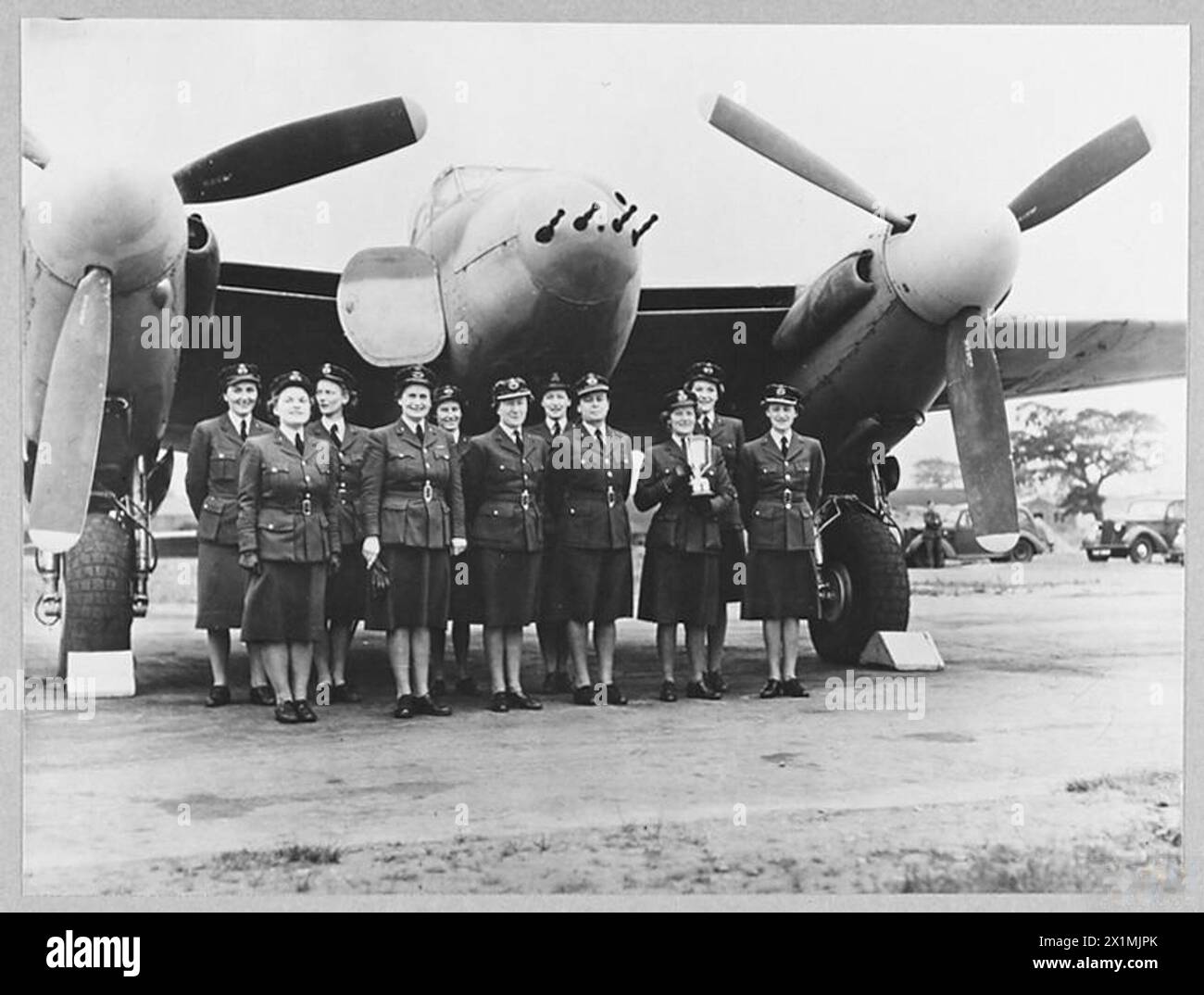 AWARD FOR THE BEST W.A.A.F. SECTION OF BOMBER COMMAND - 15772 Picture ...