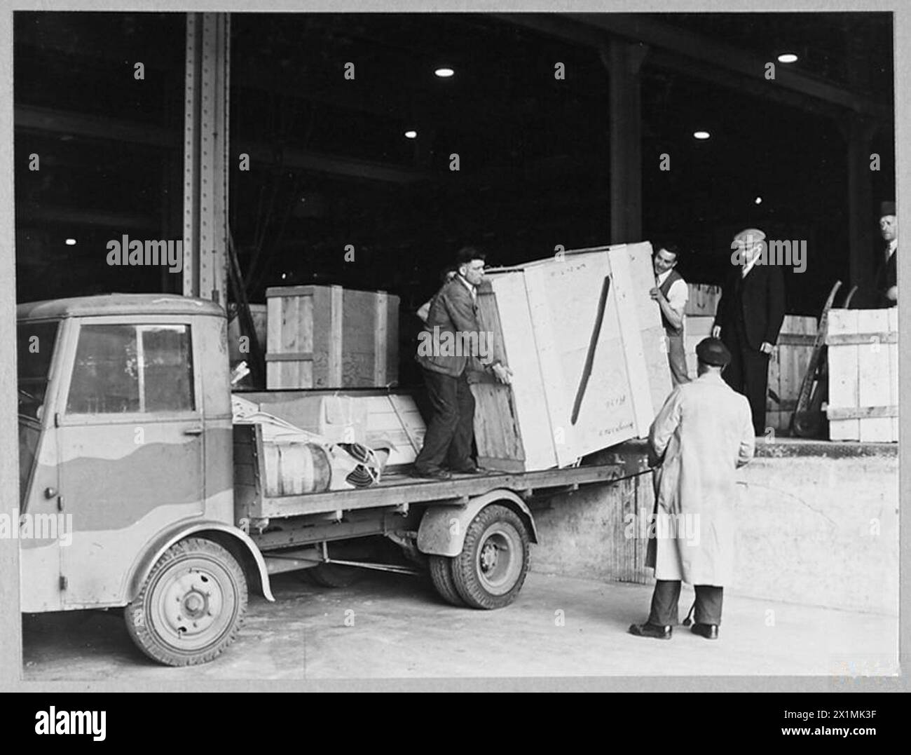 AN R.A.F. MAINTENANCE UNIT - (10164) Picture (issued 1943) shows ...