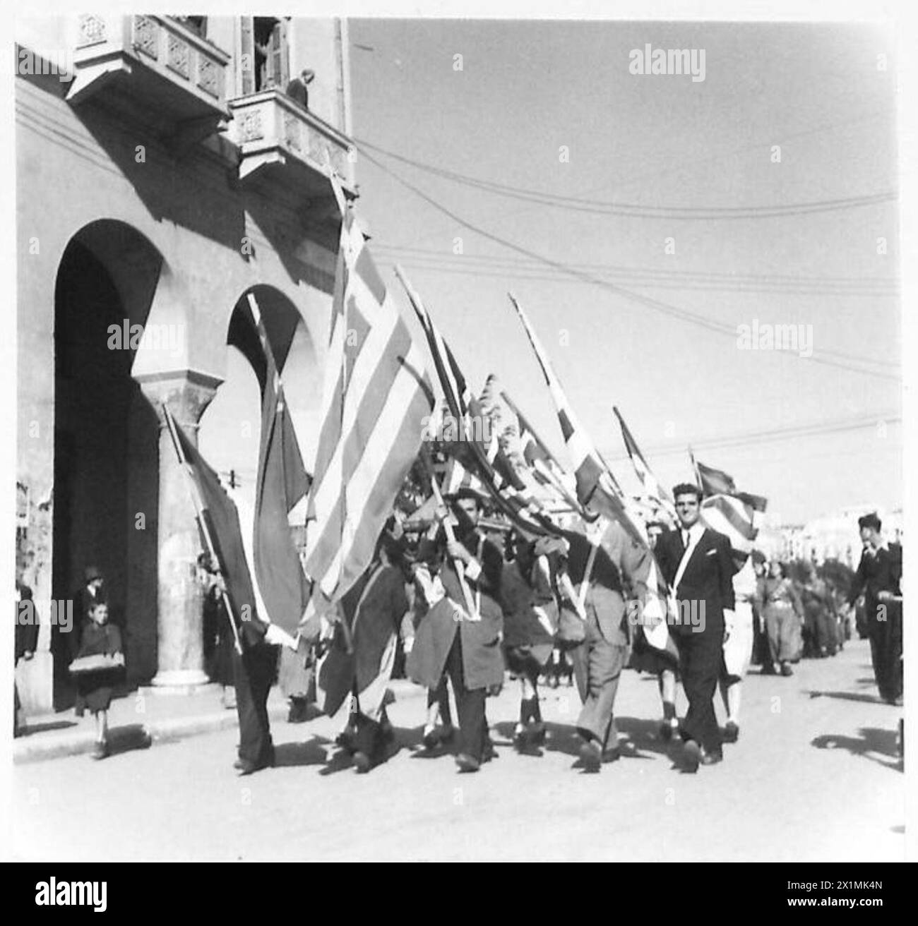 GREECE : MAIN BRITISH FORCE ENTERS SALONIKA - A mixed detachment of ...