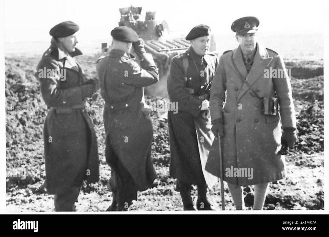 TANK EXERCISE ON THE SOUTH COAST - The Corps Commander and some of the ...