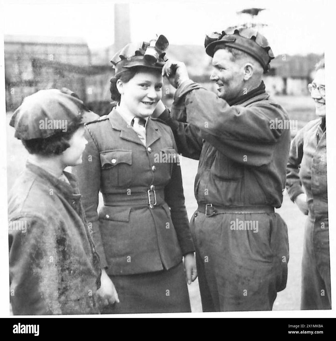 ATS AUXILIARIES VISIT SCOTTISH COAL MINE - The assistant manager of the ...