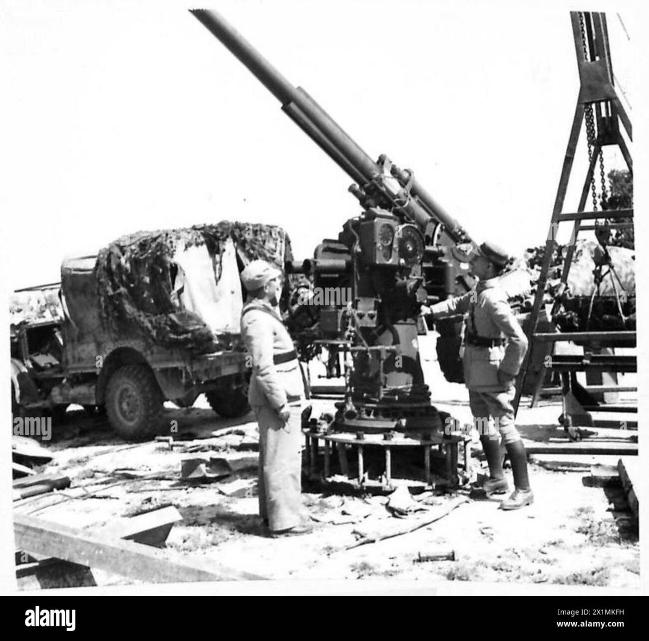 General Hoo and Colonel Lew of the Chinese Military Mission inspect an ...