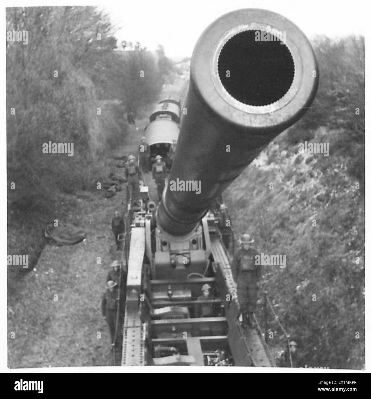 A VERY LARGE RAILING MOUNTING GUN - A view of the gun, British Army ...