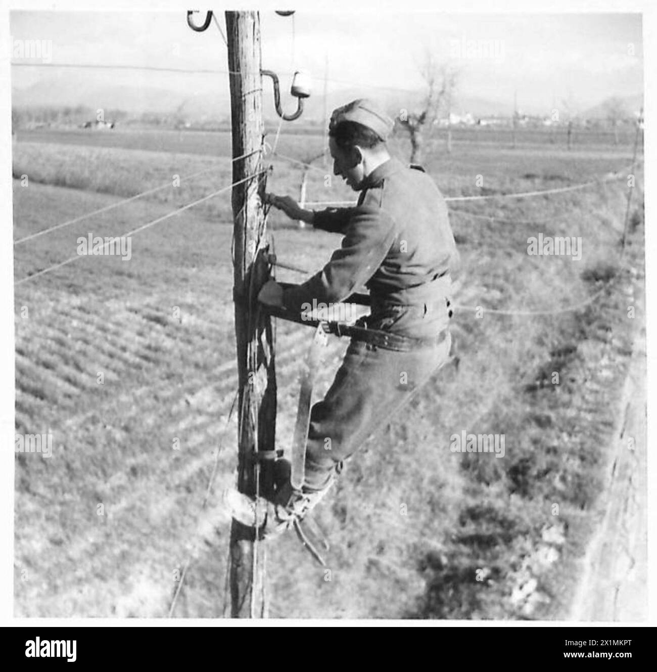 ITALY : FIFTH ARMYSIGNAL COMMUNICATIONS IN THE FIELD(For record ...