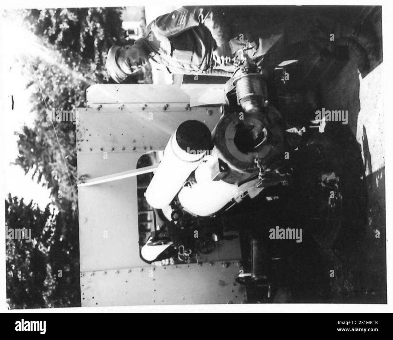 VARIOUS TYPES OF GUNS - A 4" Mobile Gun, British Army Stock Photo - Alamy