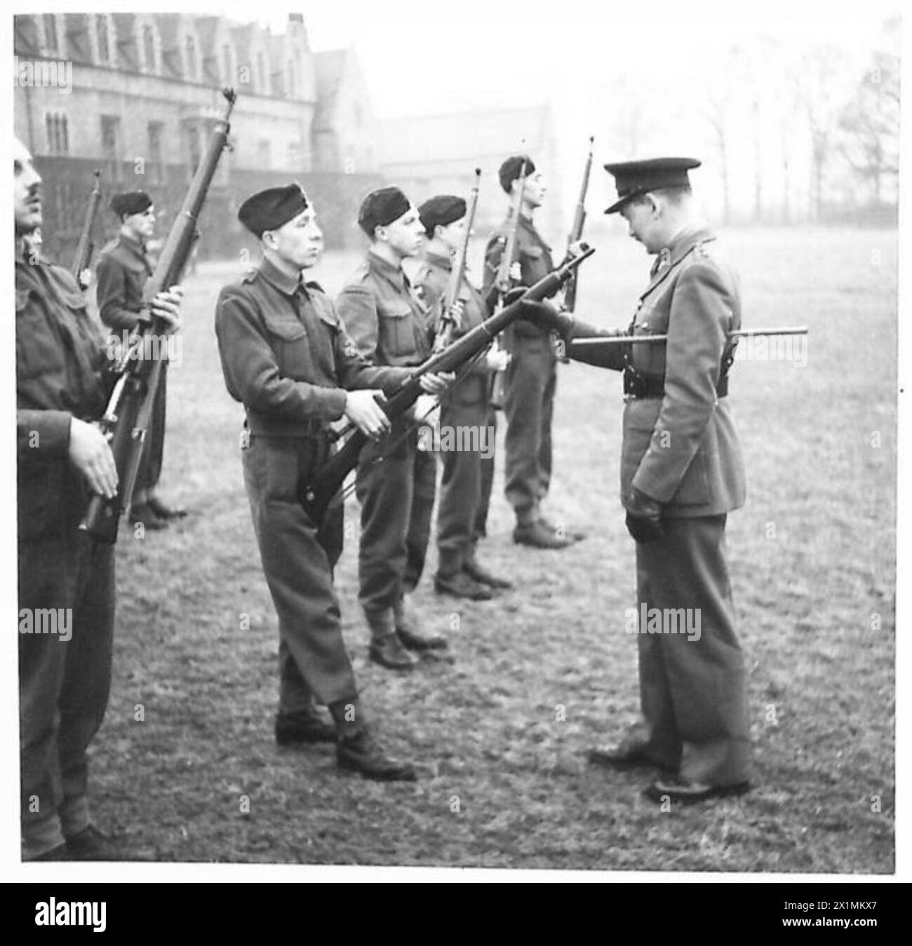 PAY CLERKS & SOLDIERS - Rifle inspection , British Army Stock Photo - Alamy