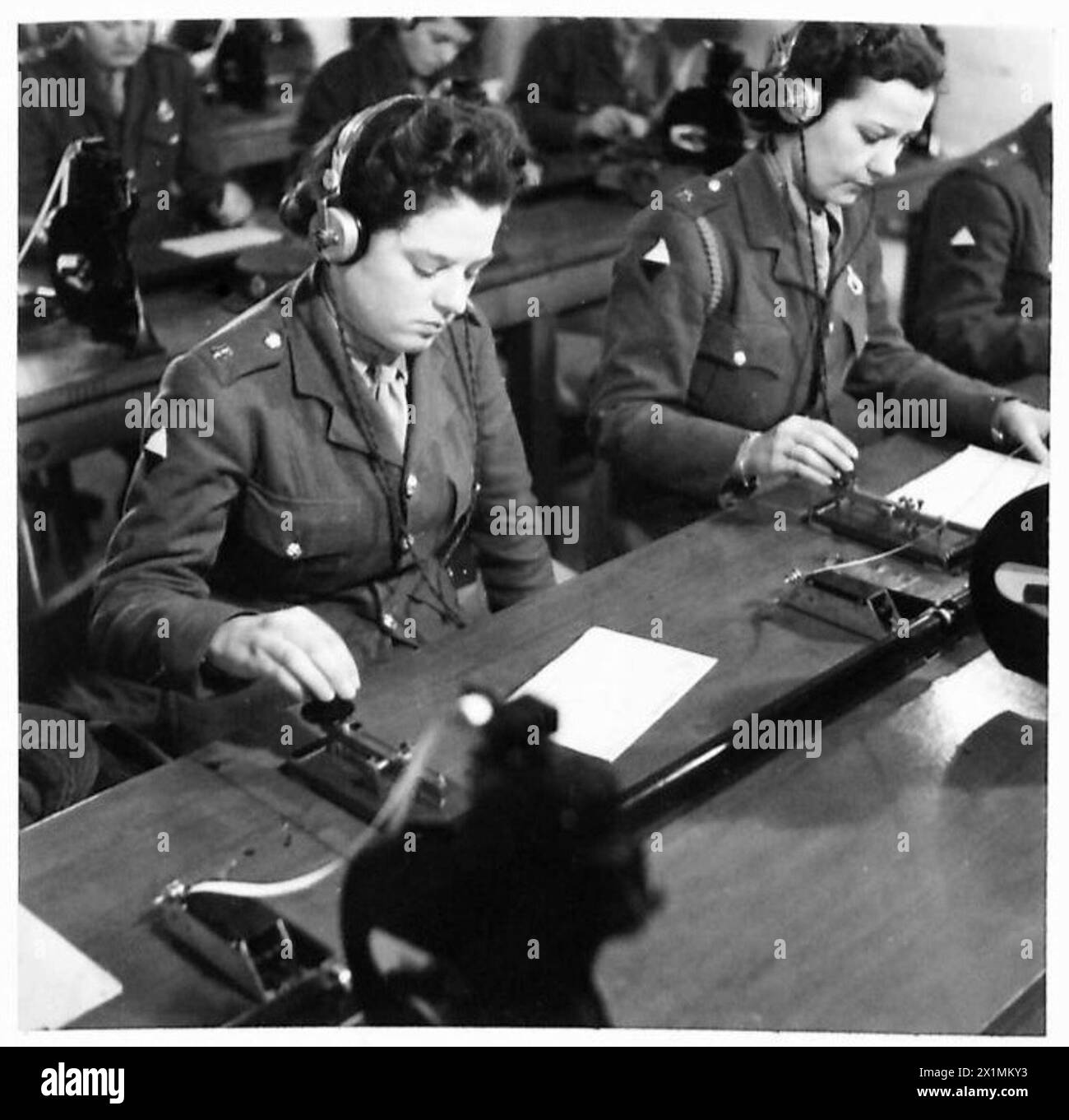 ATS WIRELESS OPERATORS TRAINING BATTALION - Girls learning morse by ...