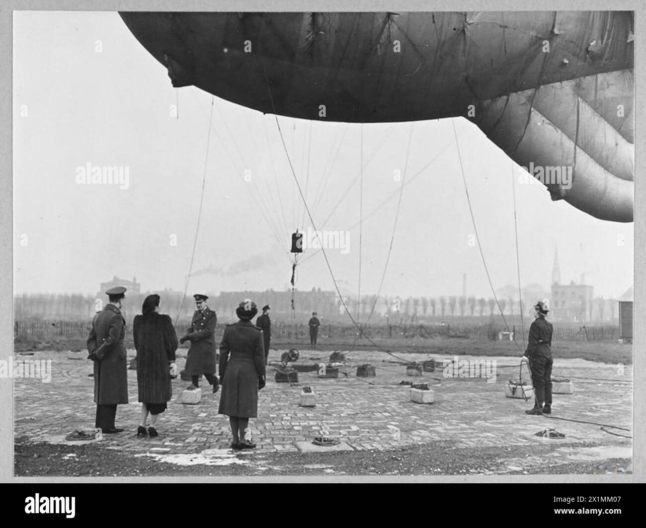 Madame E. Tang observes W.A.A.F. balloon crews at their action stations ...