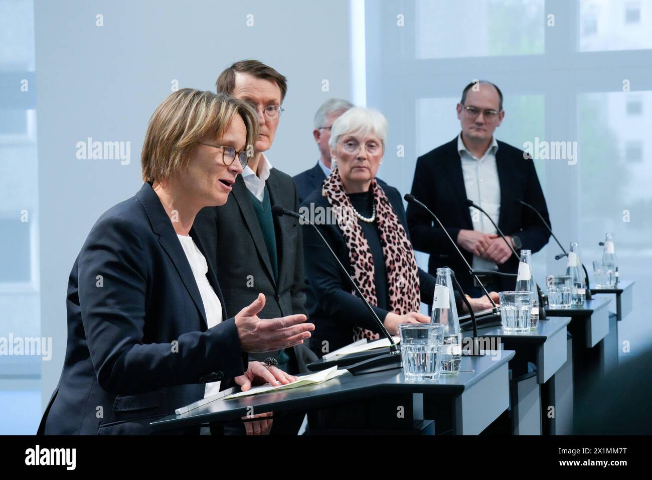 Pressekonferenz Krankenhausreform, Bundesgesundheitsminister Karl ...