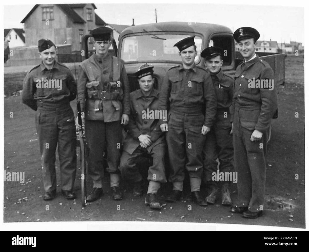 BRITISH AND CANADIAN TROOPS IN ICELAND - Sailors and airmen in ...