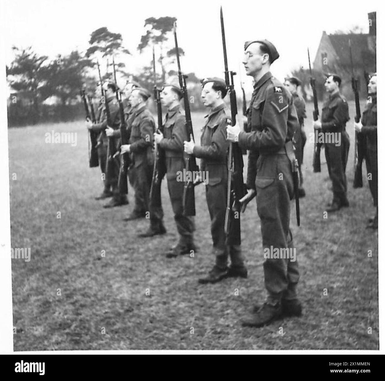PAY CLERKS & SOLDIERS - Rifle drill , British Army Stock Photo - Alamy