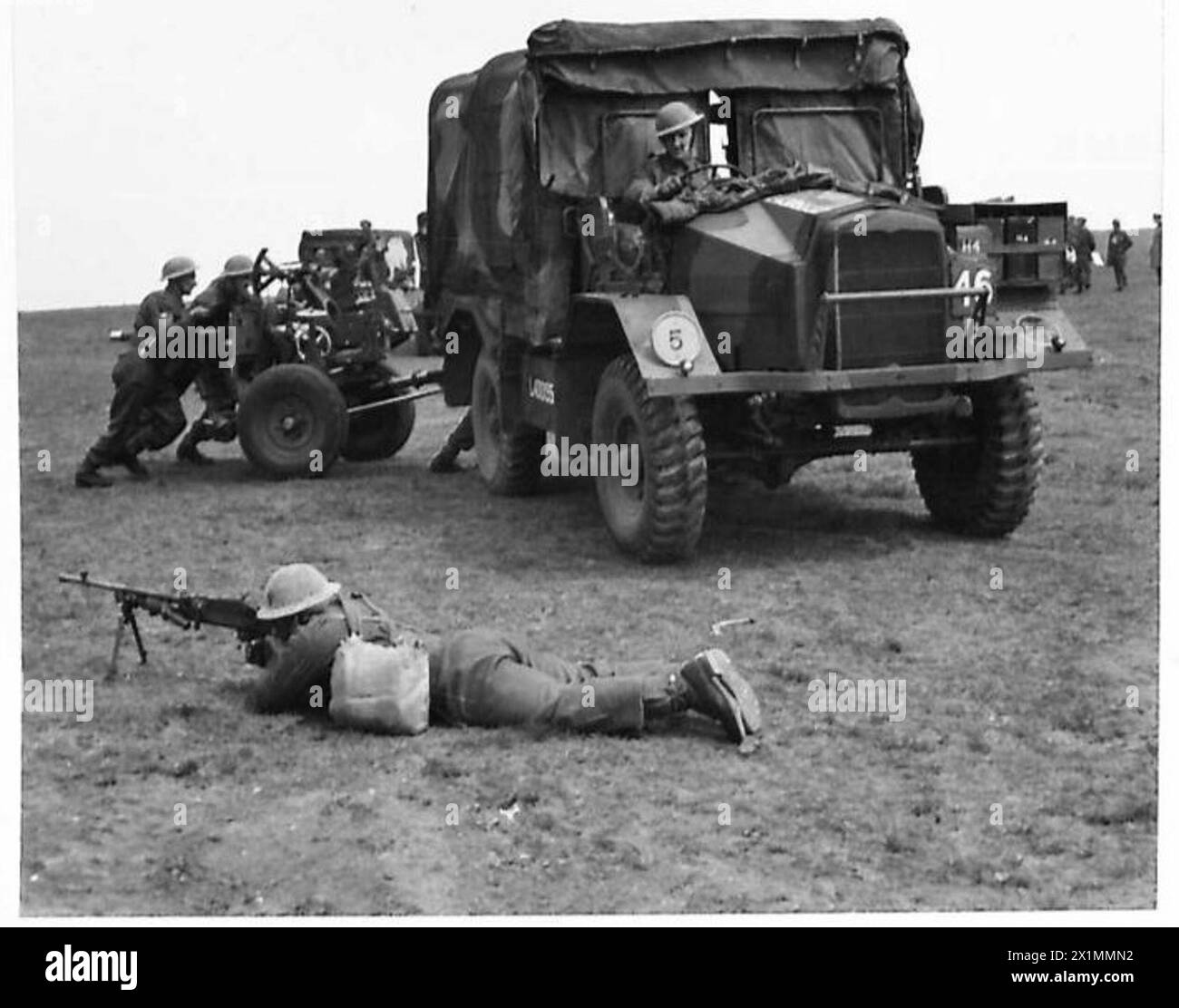 WORKERS SEE THE GUNS THEY HELPED TO MAKE - The gunners showing how they ...