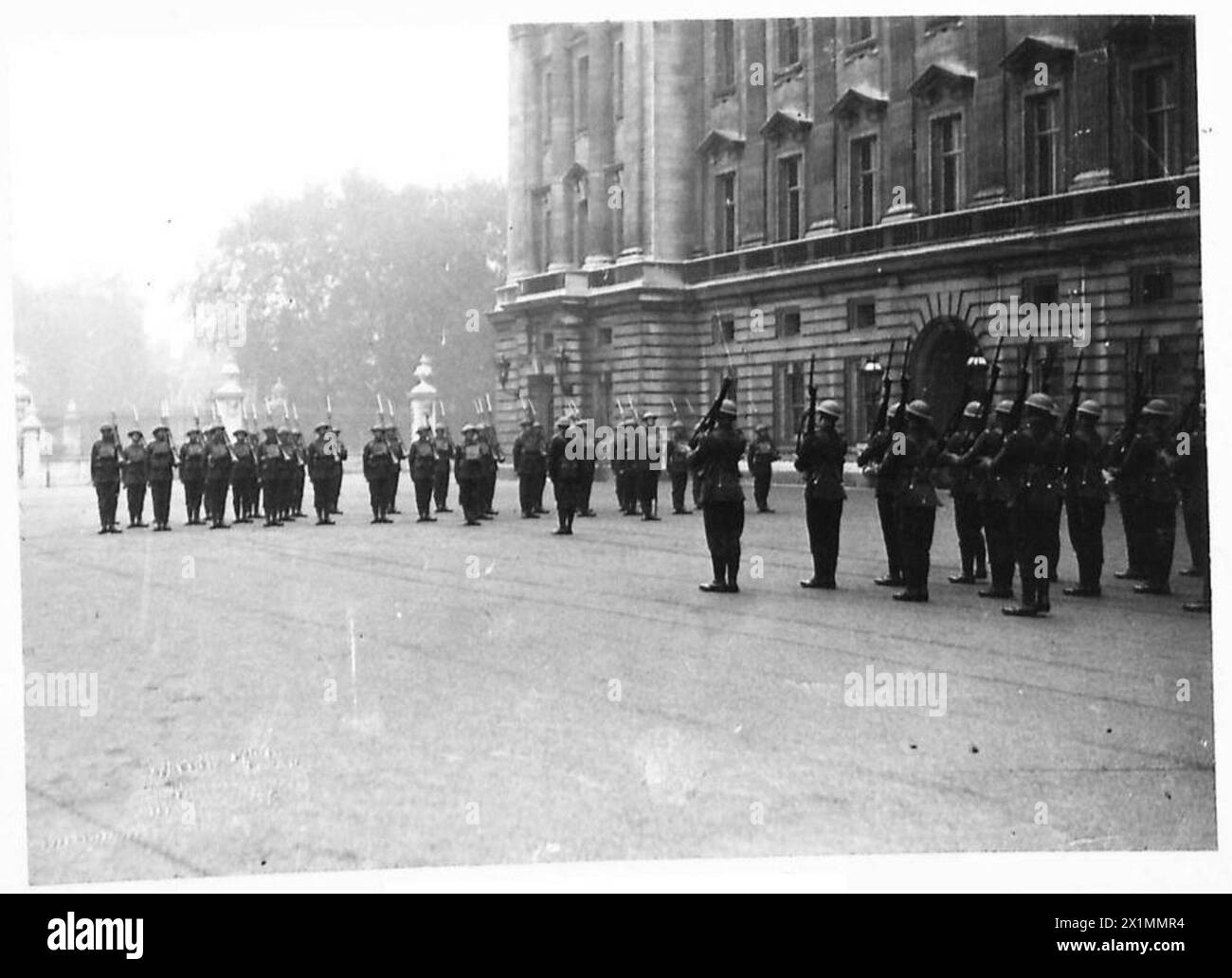 Buckingham palace guard performs hi-res stock photography and images ...