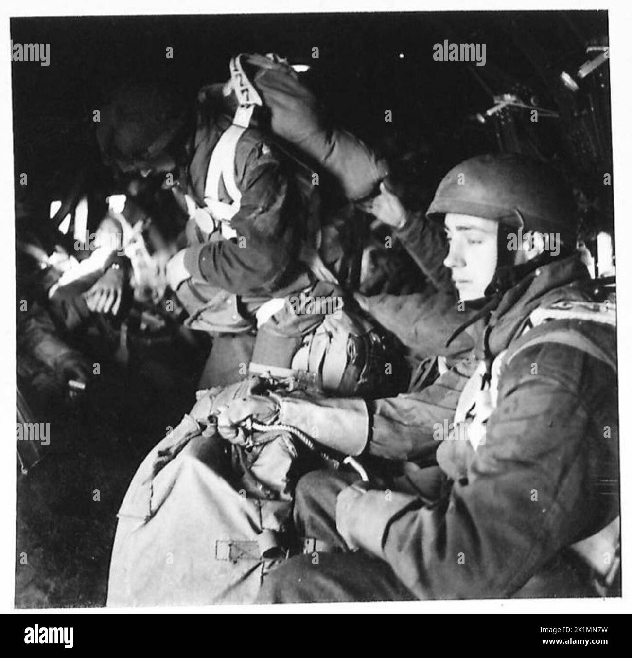 BIG AIRBORNE EXERCISE - Clipping his chute to the static line Stock ...