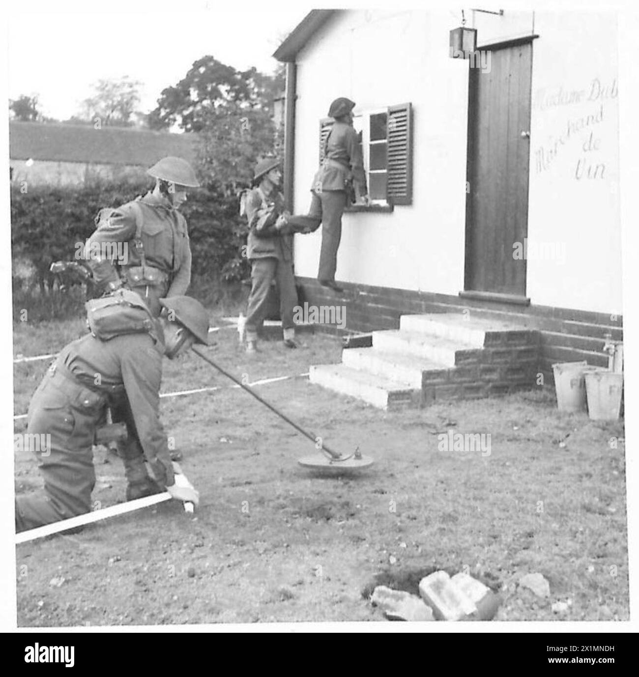 DEMONSTRATION OF BOOBY TRAPS, MINEFIELD RECONNAISSANCE AND CLEARANCE ...