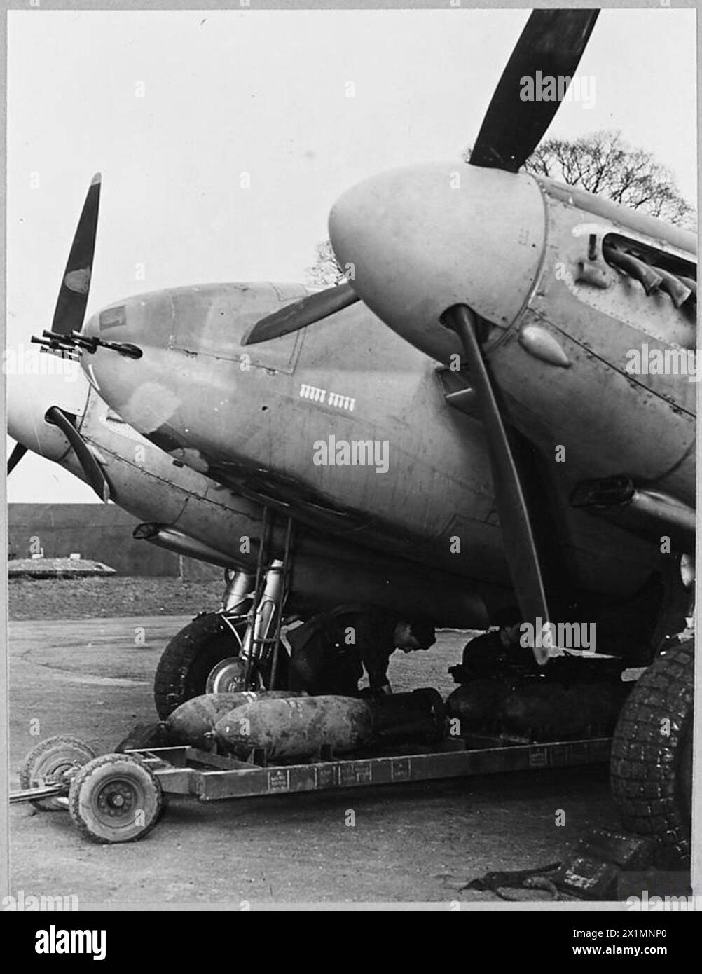 R.A.F. AIRCRAFT TYPES : THE MOSQUITO FIGHTER BOMBER - For introduction ...