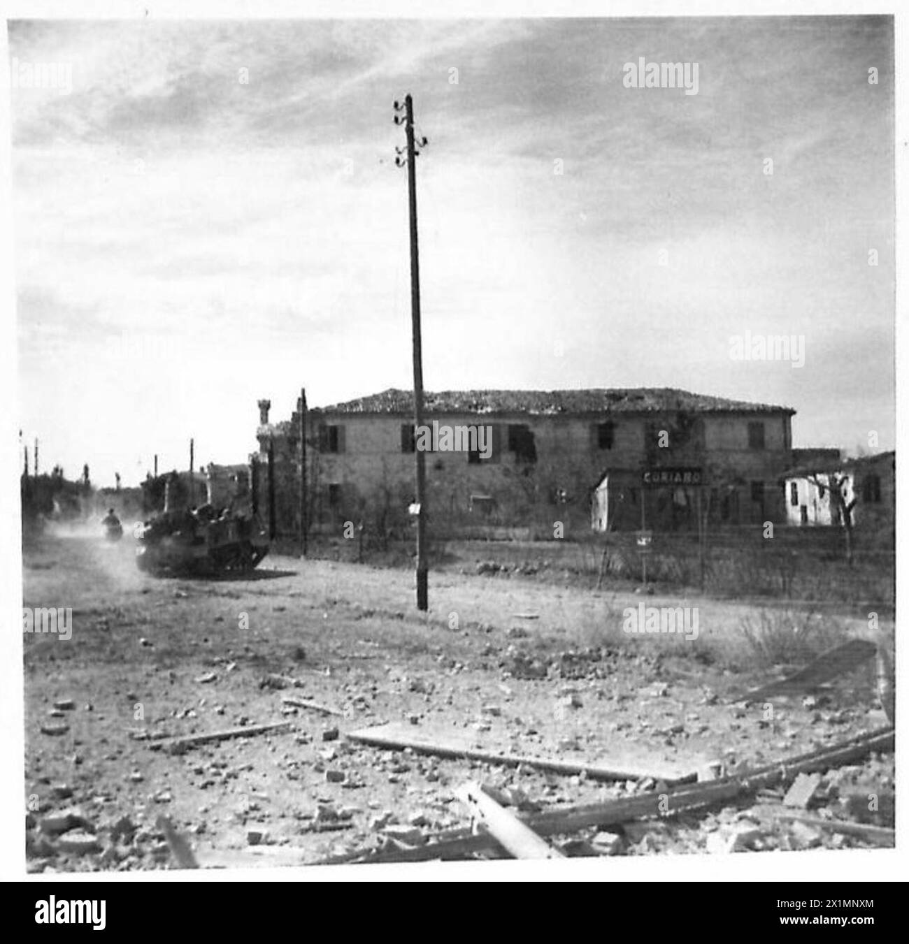 British troops advance through Cut Out Stock Images & Pictures - Alamy