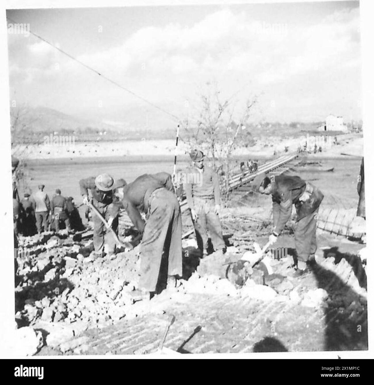 Under the bridge night Black and White Stock Photos & Images - Alamy
