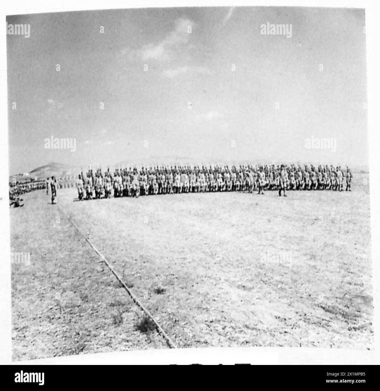 NORTH AFRICA : GENERAL EISENHOWER INSPECTS BRITISH TROOPS - 1st Bn ...