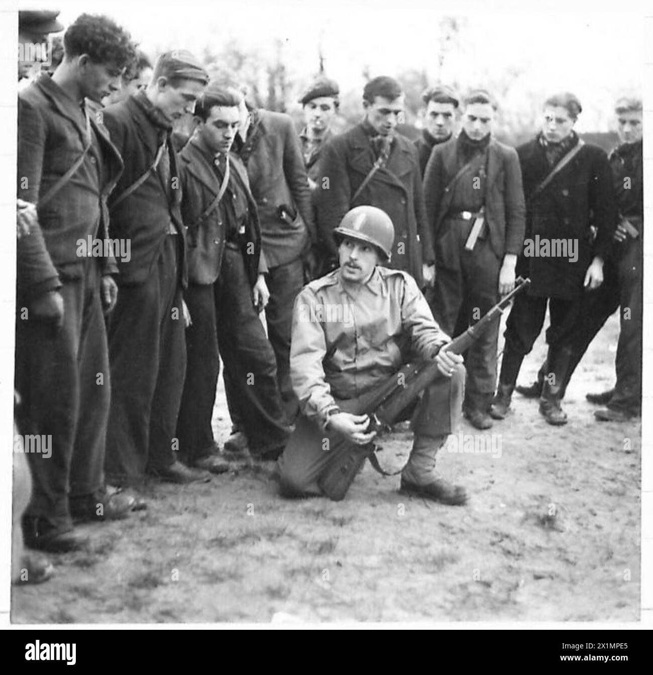 DUTCH UNDERGROUND MOVEMENT JOINS THE BRITISH ARMY - An instructor ...