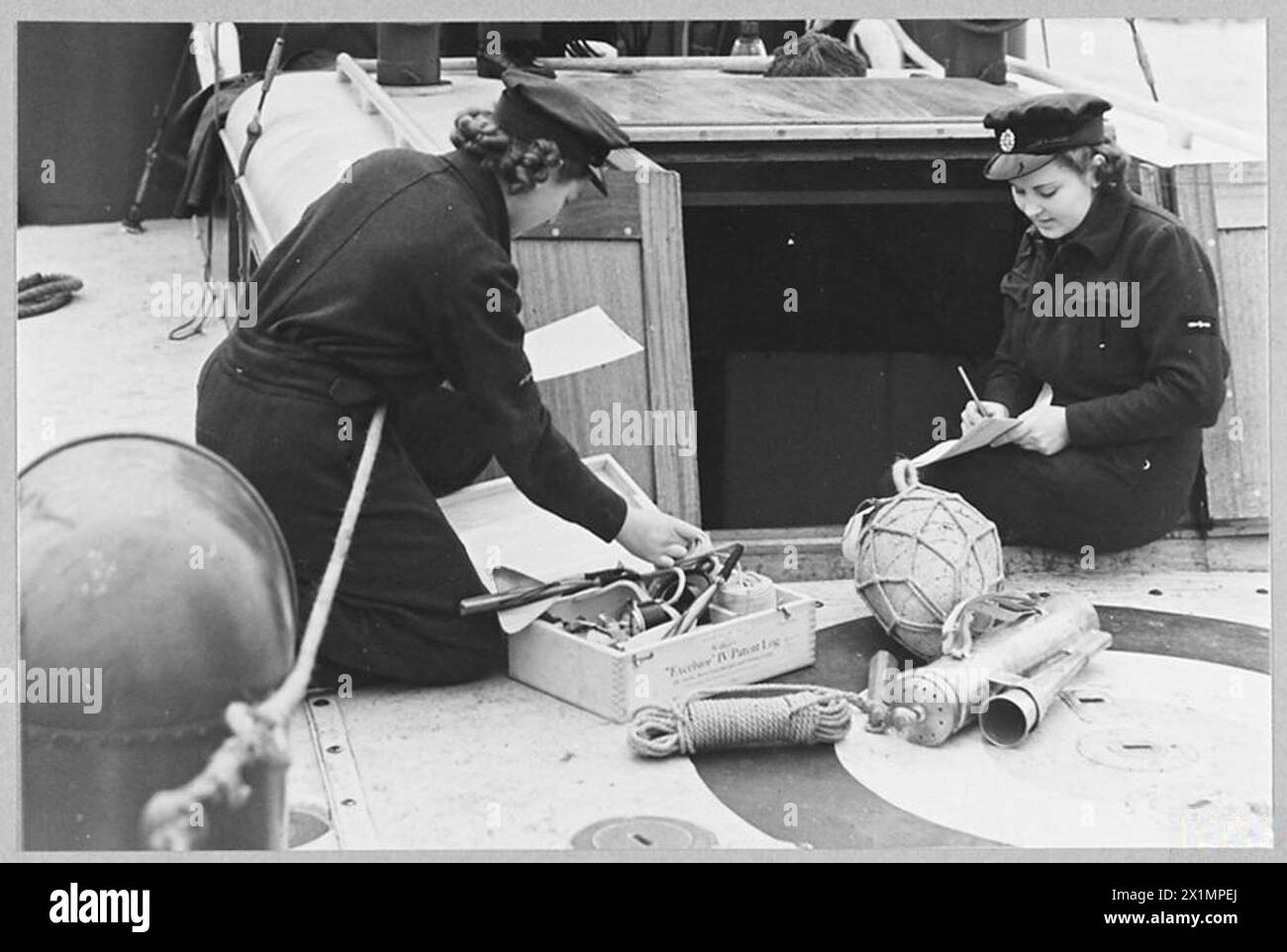 AIRWOMEN AFLOAT : W.A.A.F. CHECK R.A.F. BOATS - For introduction see CH ...