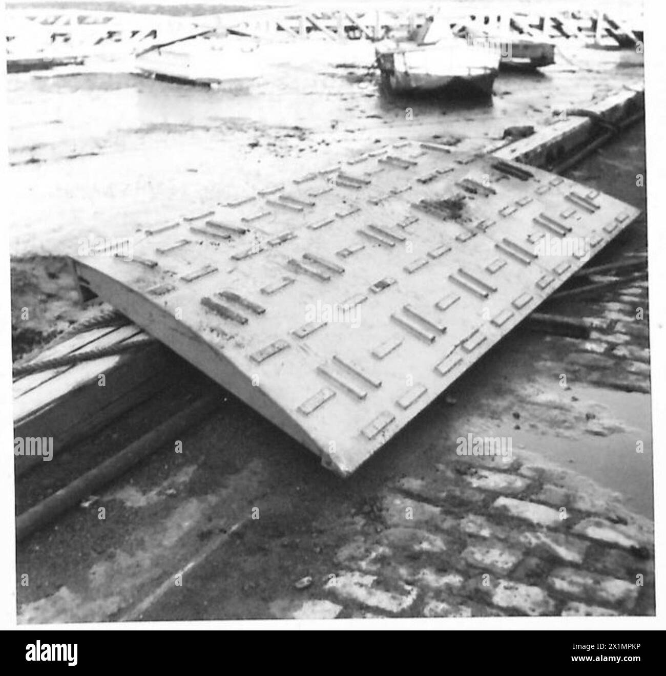SECRET ASSIGNMENT FOR T.N.5. - The 5 ft. ramp, British Army Stock Photo ...