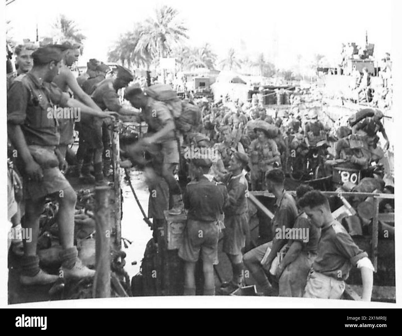 INVASION OF ITALY : NAPLES AREA FIFTH ARMY LAND IN SALERNO BAY - Men of ...