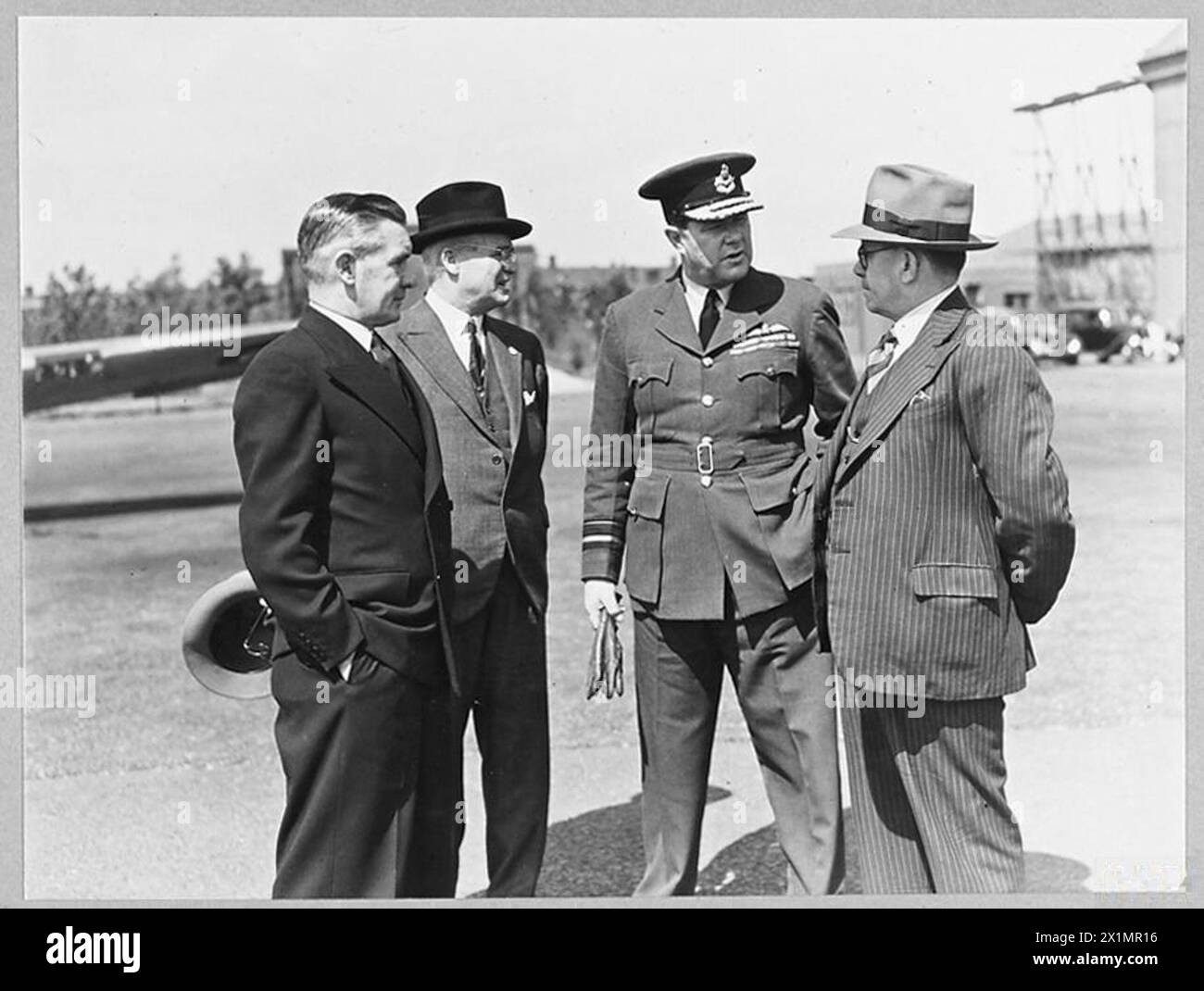 AUSTRALIAN M.Ps VISIT AUSTRALIANS AT R.A.F. FIGHTER STATION IN ENGLAND ...