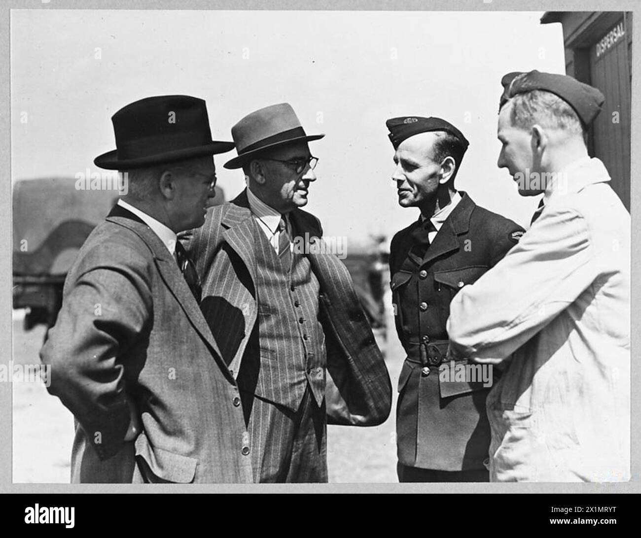 AUSTRALIAN M.Ps VISIT AUSTRALIANS AT R.A.F. FIGHTER STATION IN ENGLAND ...
