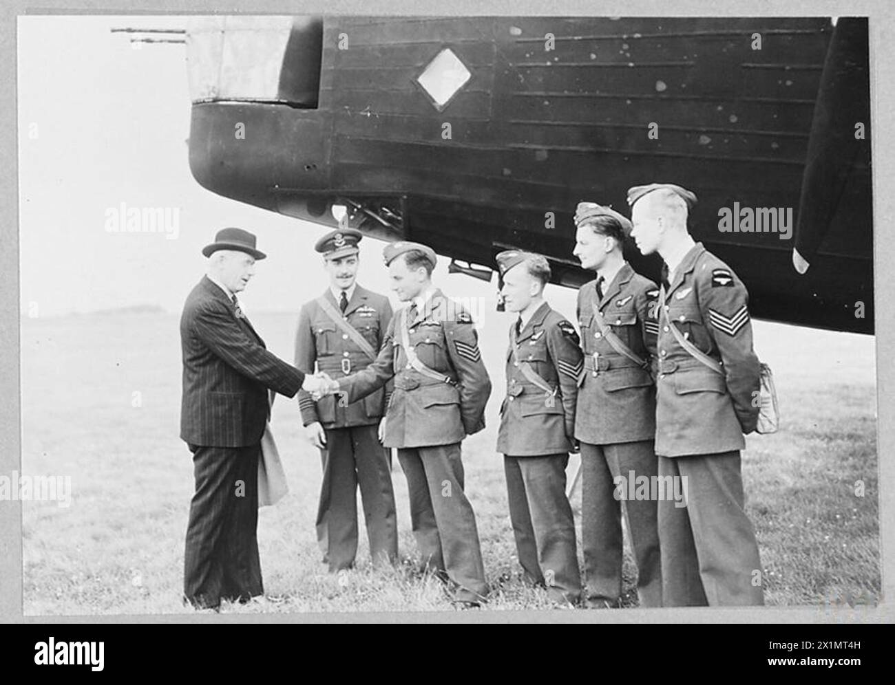 NEW ZEALAND PRIME MINISTER INSPECTS NEW ZEALAND SQUADRON. - The Prime ...