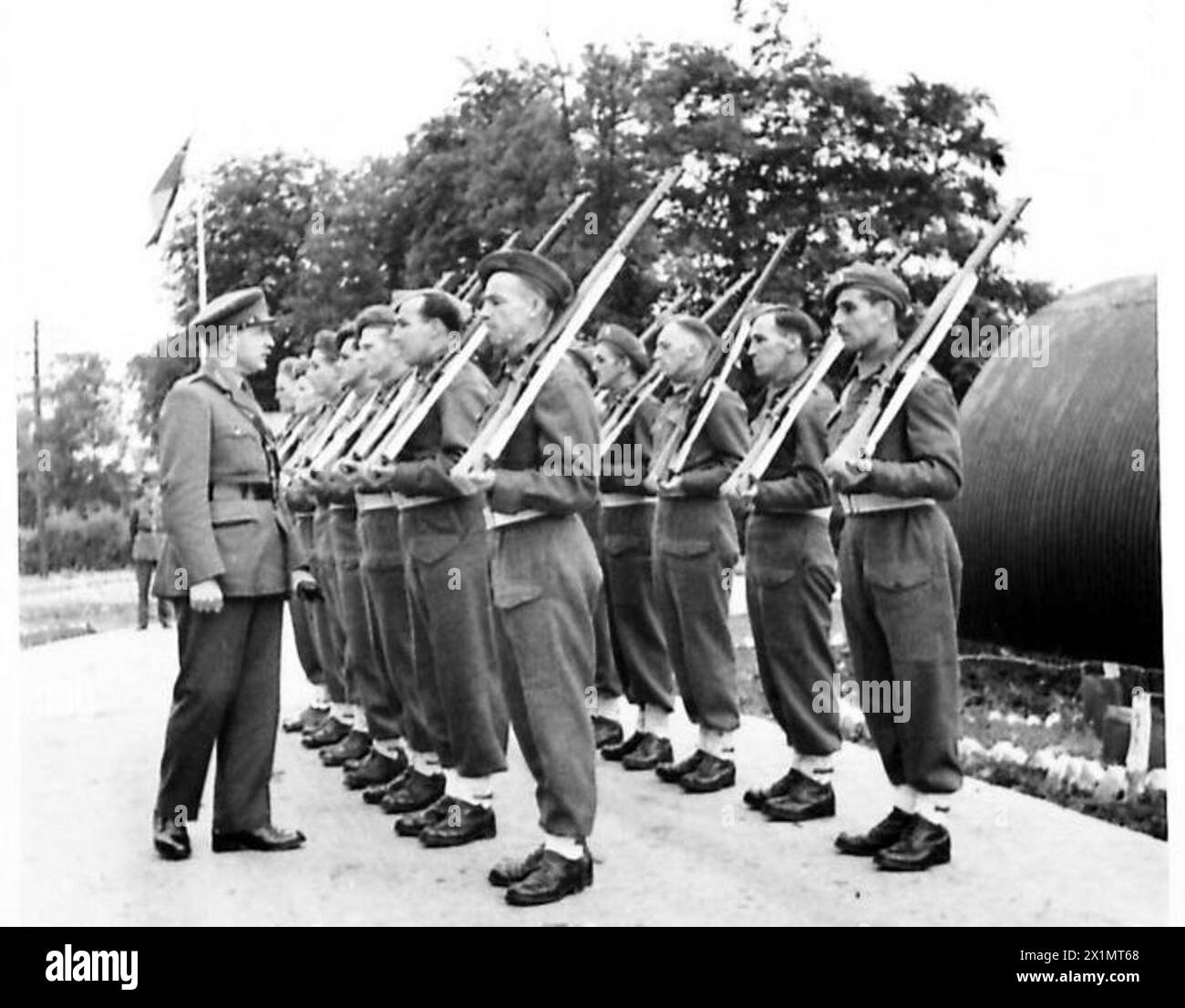 Major General Pratt addresses and inspects Newfoundland troops at ...