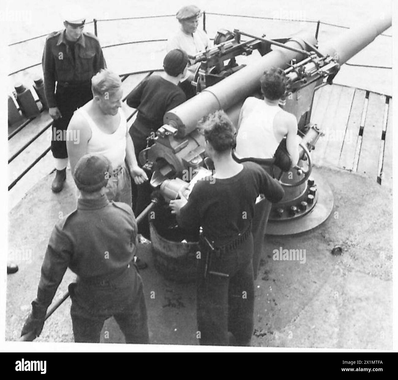 Ship work crew Black and White Stock Photos & Images - Alamy