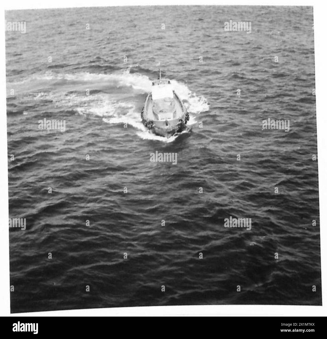 H.M.TROOPSHIP "QUEEN ELIZABETH" - The pilot boat comes alongside from ...