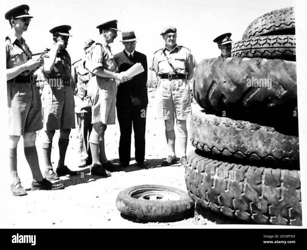 Secretary army receives briefing Black and White Stock Photos & Images ...