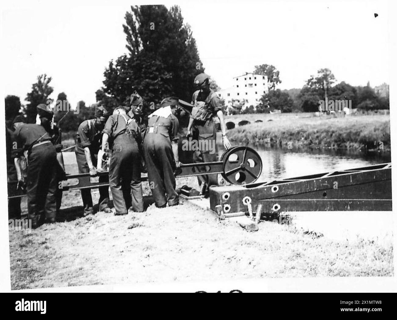 R.E.s PONTOON BRIDGE BUILDING - Building a steel section bridge ...