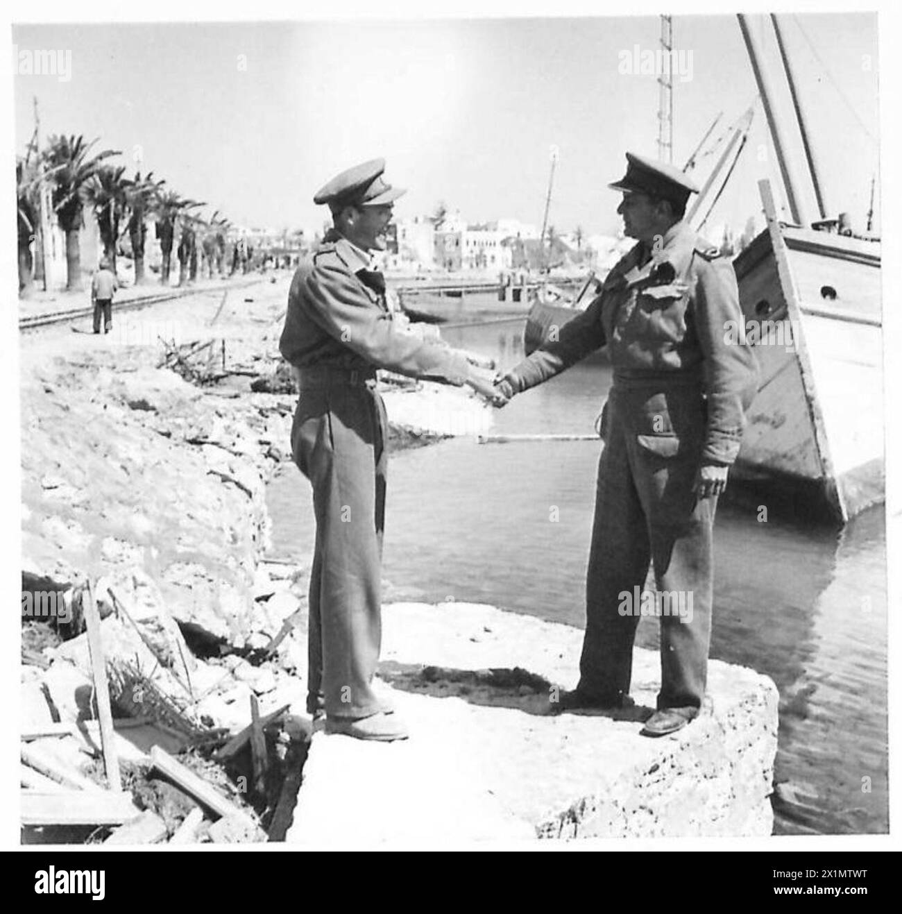 EIGHTH ARMY (VARIOUS) - Daily Mail war correspondents meet in ...