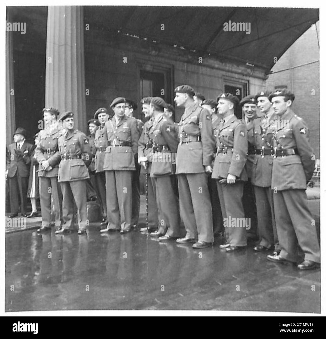 BRITISH 6TH AIRBORNE DIVISION : INVESTITURE - A party of DSOs! The ...