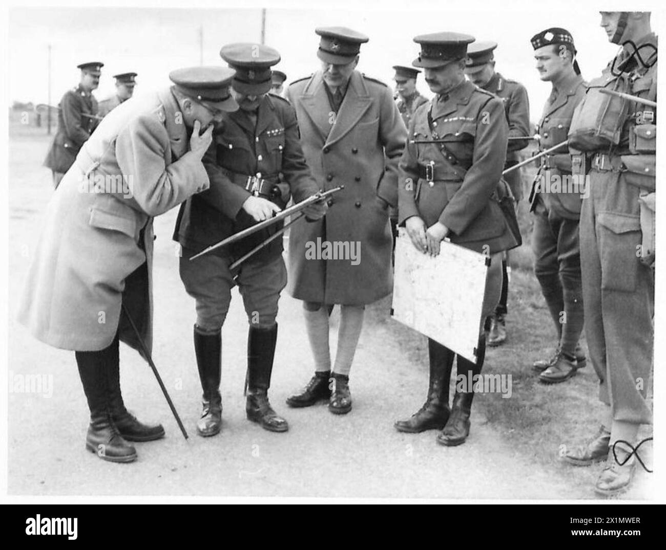 COMMANDER IN CHIEF VISITS NORTHERN COMMAND DEFENCES - The G.O.C.-in-C ...