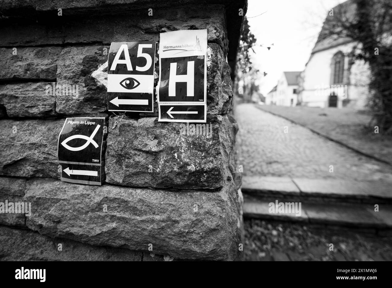 Stein wegweiser Black and White Stock Photos & Images - Alamy