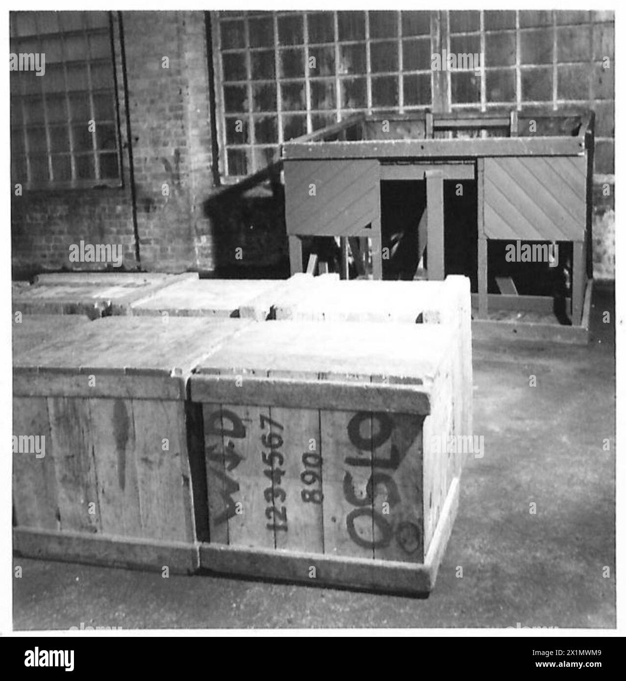 NO.11 W.O.S.B. GOLDERS GREEN - Lorry loading test , British Army Stock ...