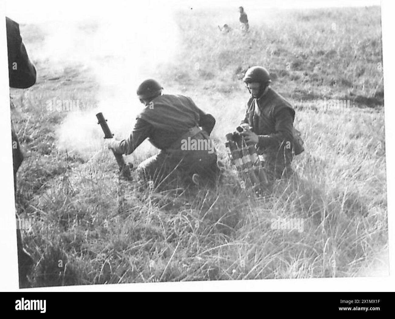 Polish Army paratroops of the 4th Cadre Rifle Brigade perform mortar ...