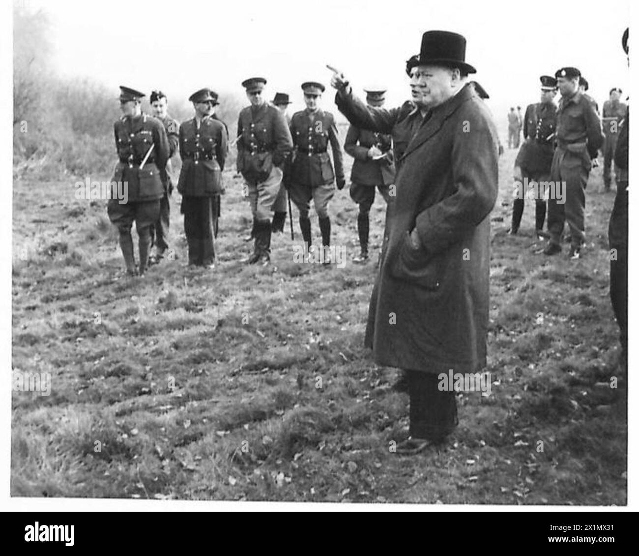 THE PRIME MINISTER WATCHES INFANTRY TRAINING - The Prime Minister ...