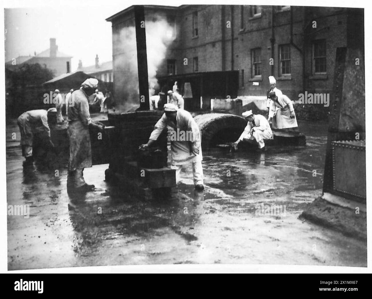 ARMY SCHOOL OF COOKERY - Various improvised methods of cooking, British ...