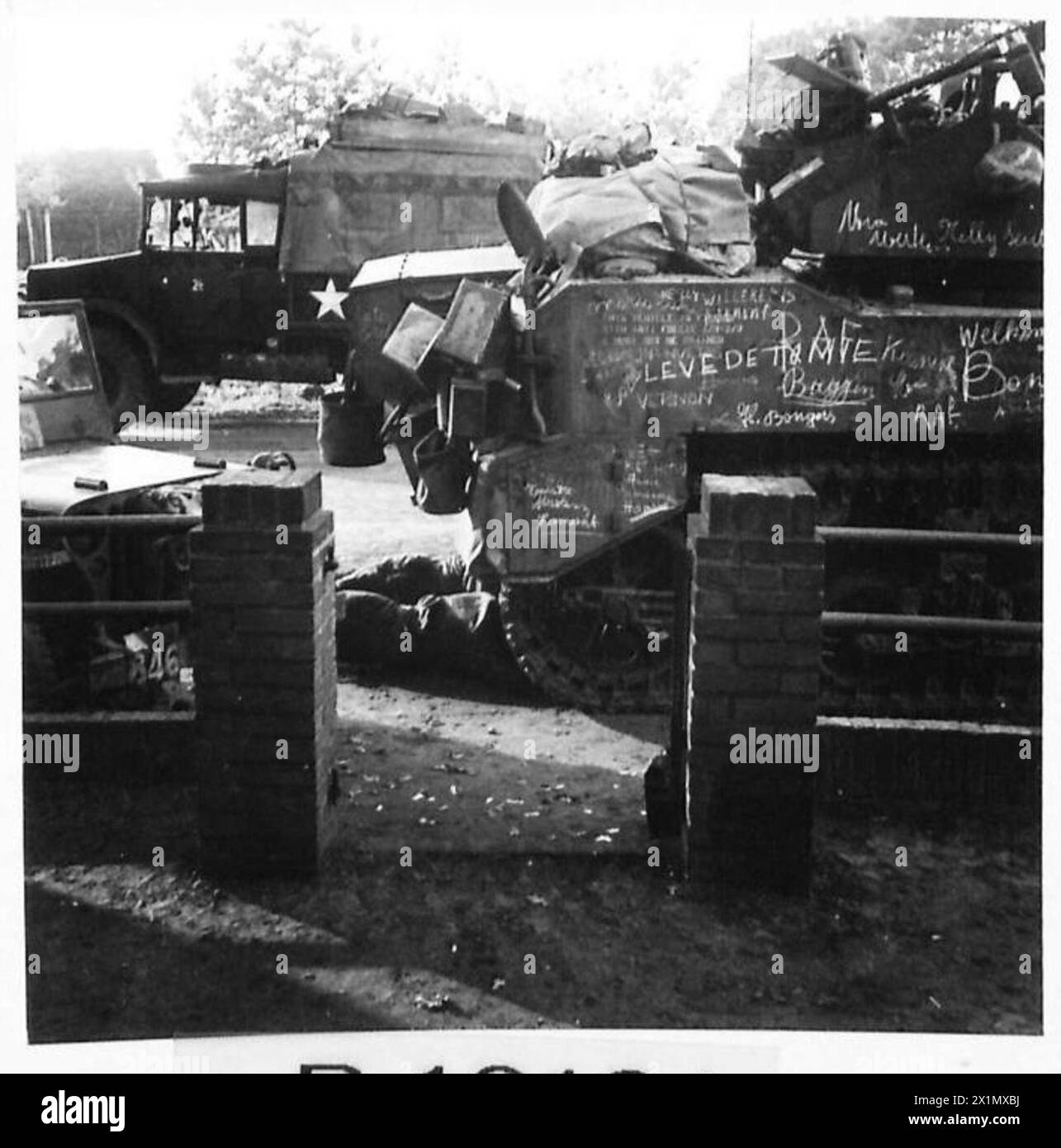 Vehicle left Black and White Stock Photos & Images - Alamy