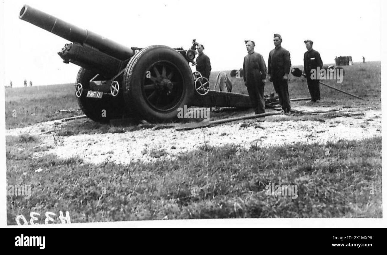 Loading and firing drill Black and White Stock Photos & Images - Alamy