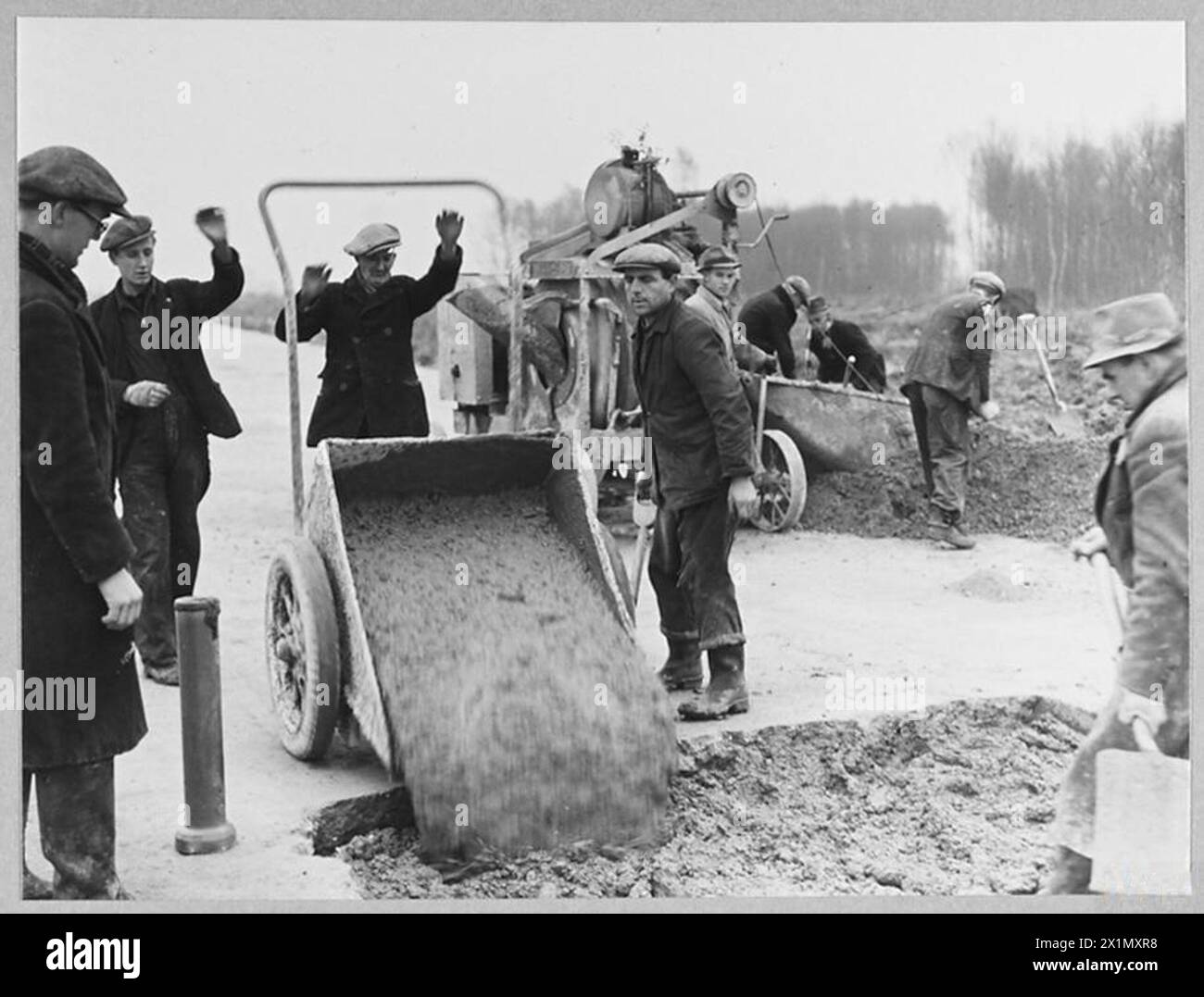 Construction during world war one hi-res stock photography and images ...