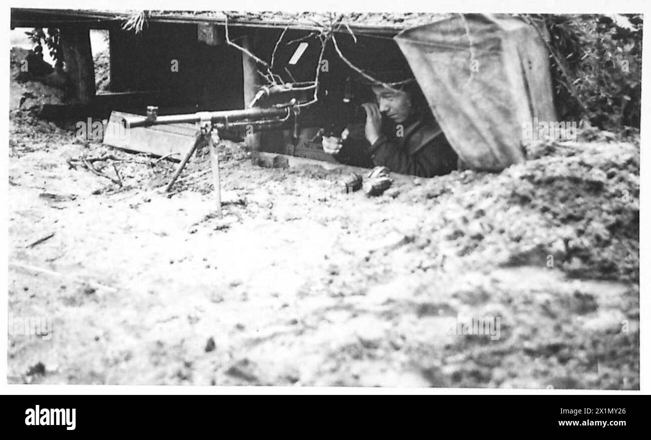 BRITISH TROOPS IN NEER, NORTH OF ROERMOND - Guarding road junction and ...